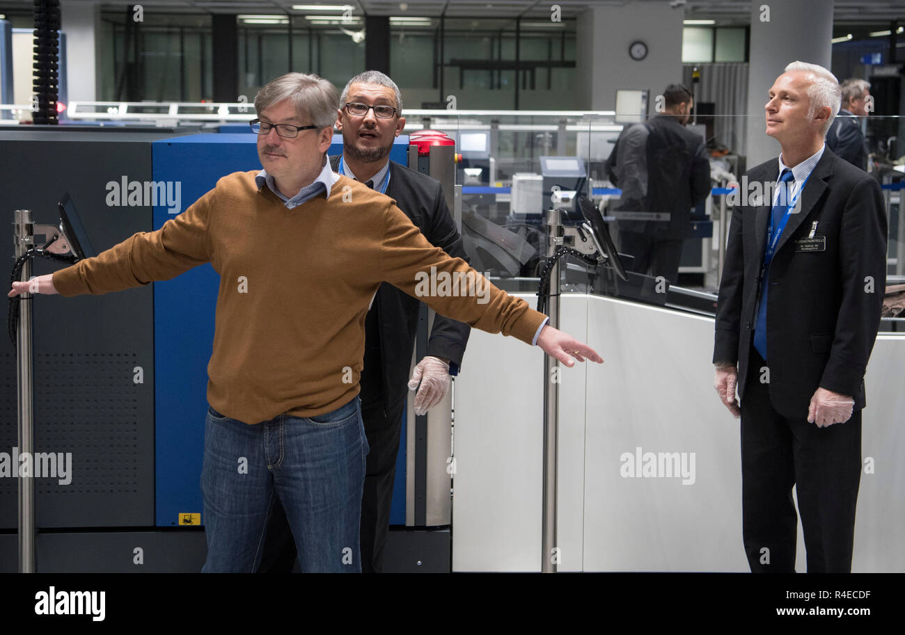 Security screening hi-res stock photography and images - Alamy