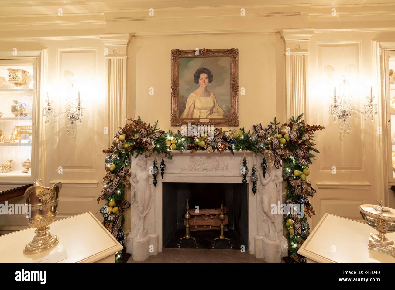 Vermeil room hi-res stock photography and images - Alamy