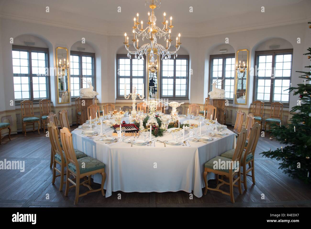 Historical table setting hi-res stock photography and images - Alamy