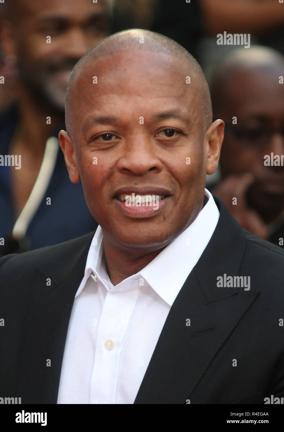Dr dre hi-res stock photography and images - Alamy