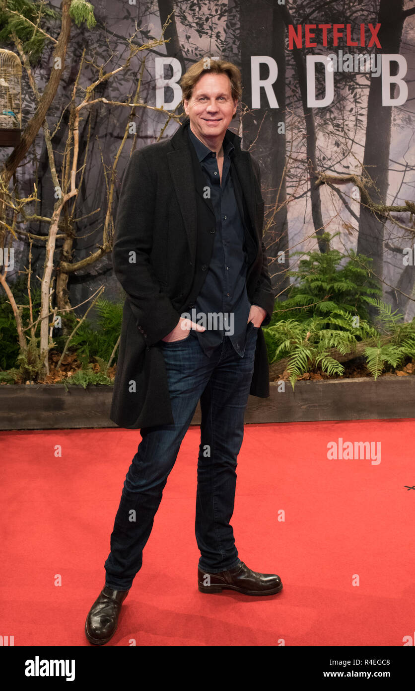 Berlin, Germany. 27th Nov, 2018. Actor Thomas Heinze comes to the ...