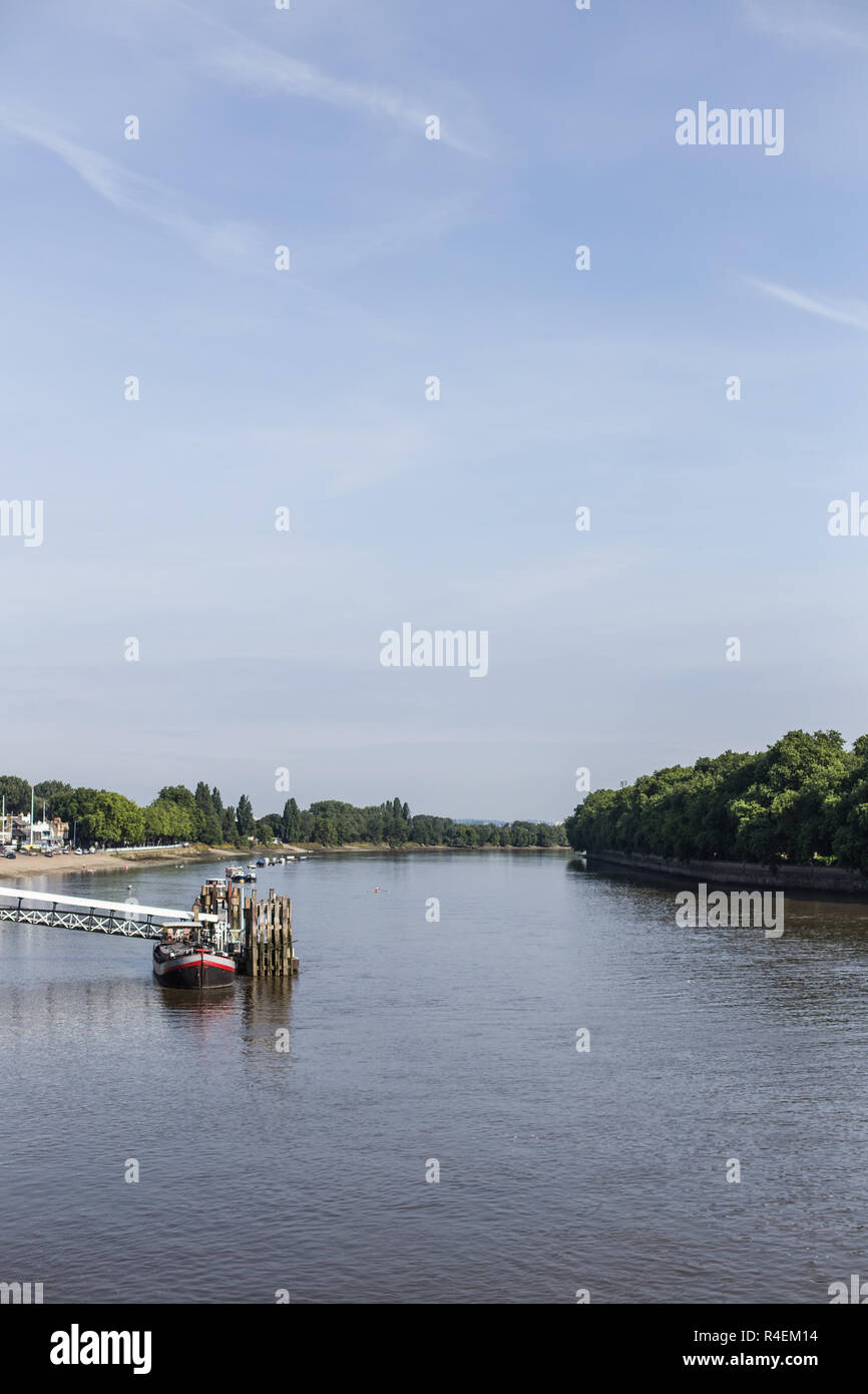 Putney pier hi-res stock photography and images - Alamy