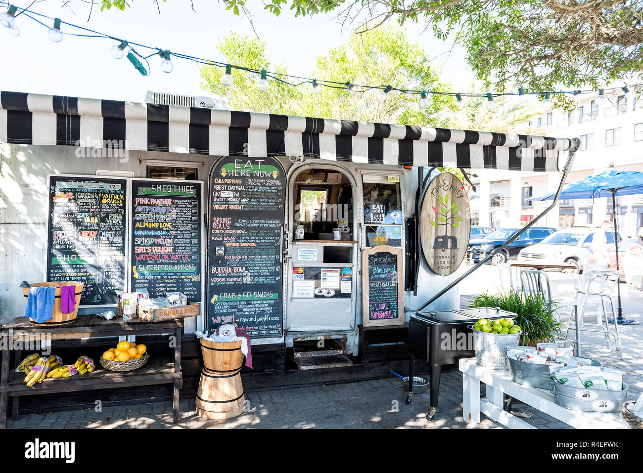 Vintage beach bar sign hi-res stock photography and images - Alamy