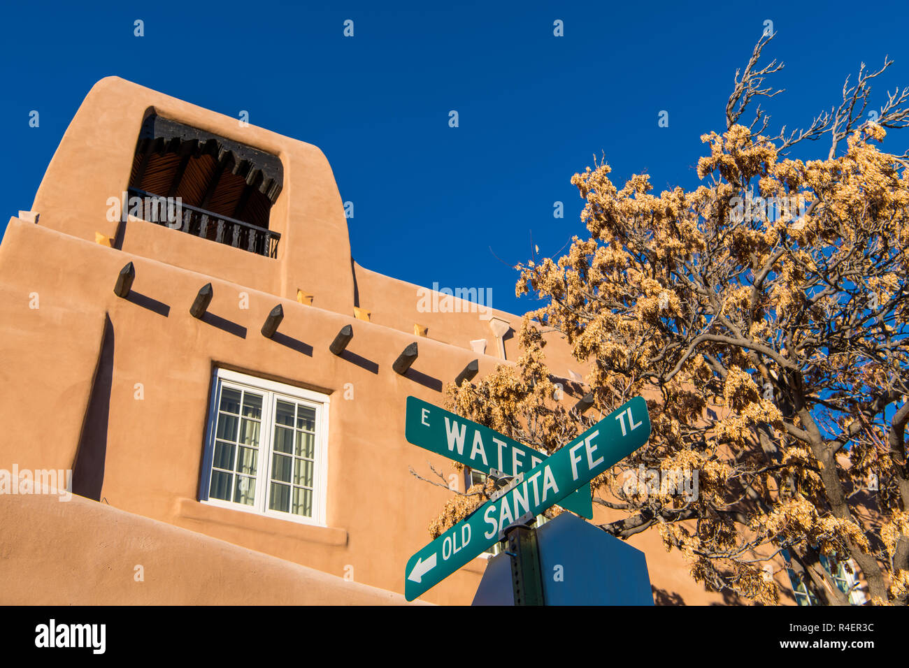 Pueblo style architecture hi-res stock photography and images - Alamy
