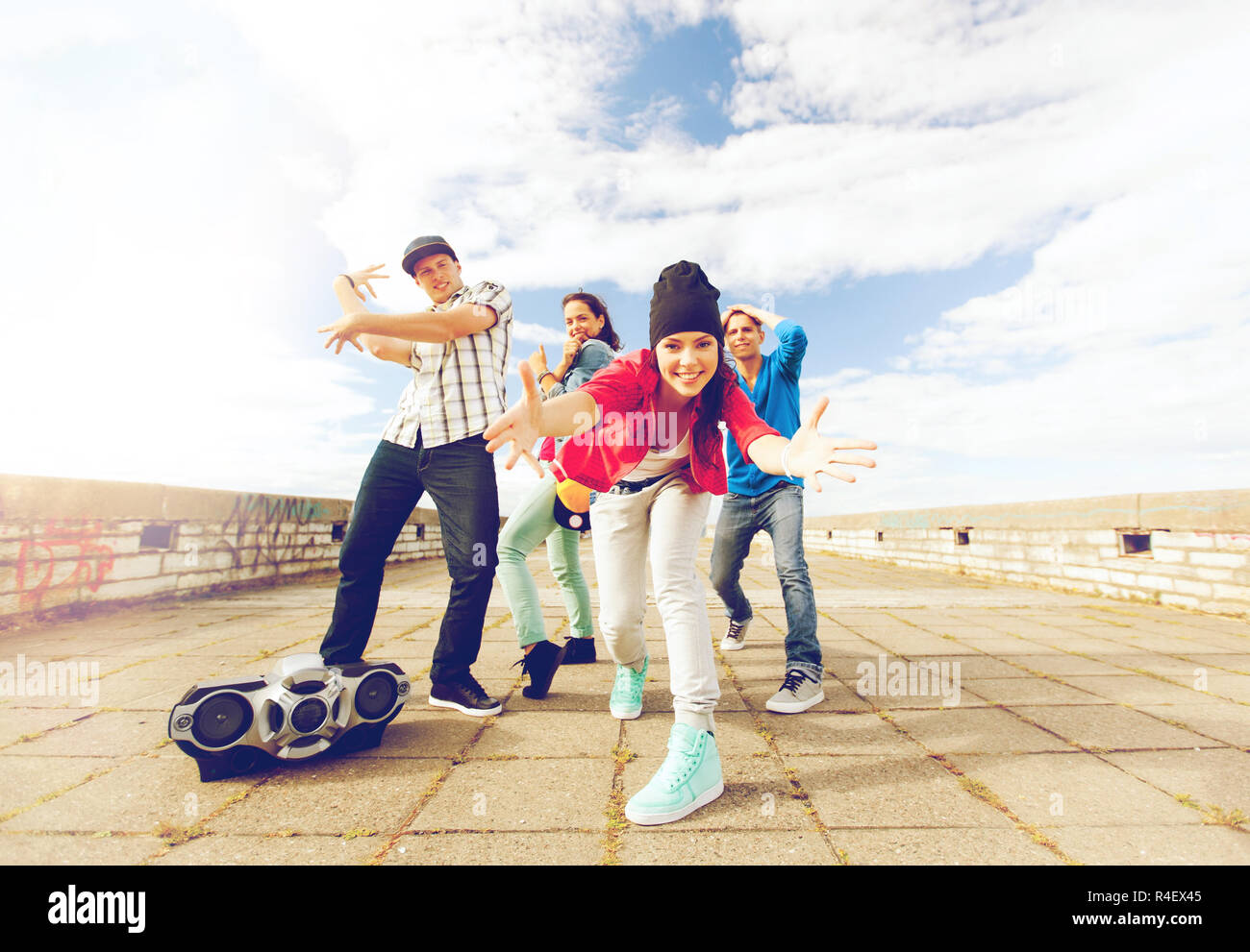 Men break dancing teenagers breakdancing hi-res stock photography and ...