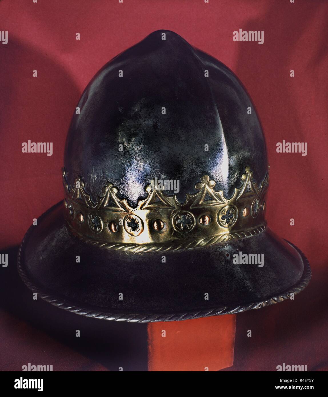 CAPACETE DEL REY CATOLICO. Location: PRIVATE COLLECTION. MADRID. SPAIN ...