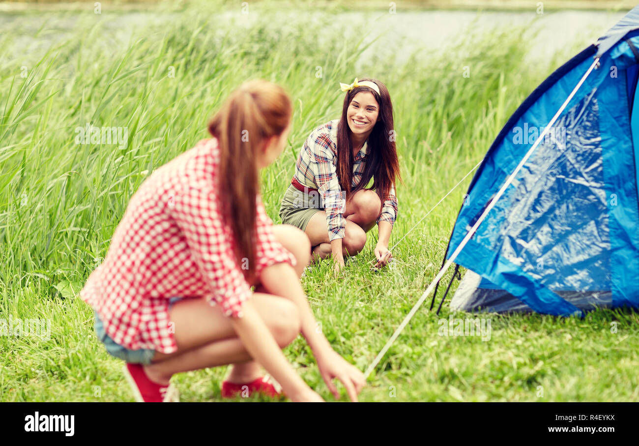Girls setting up tent hi-res stock photography and images - Alamy