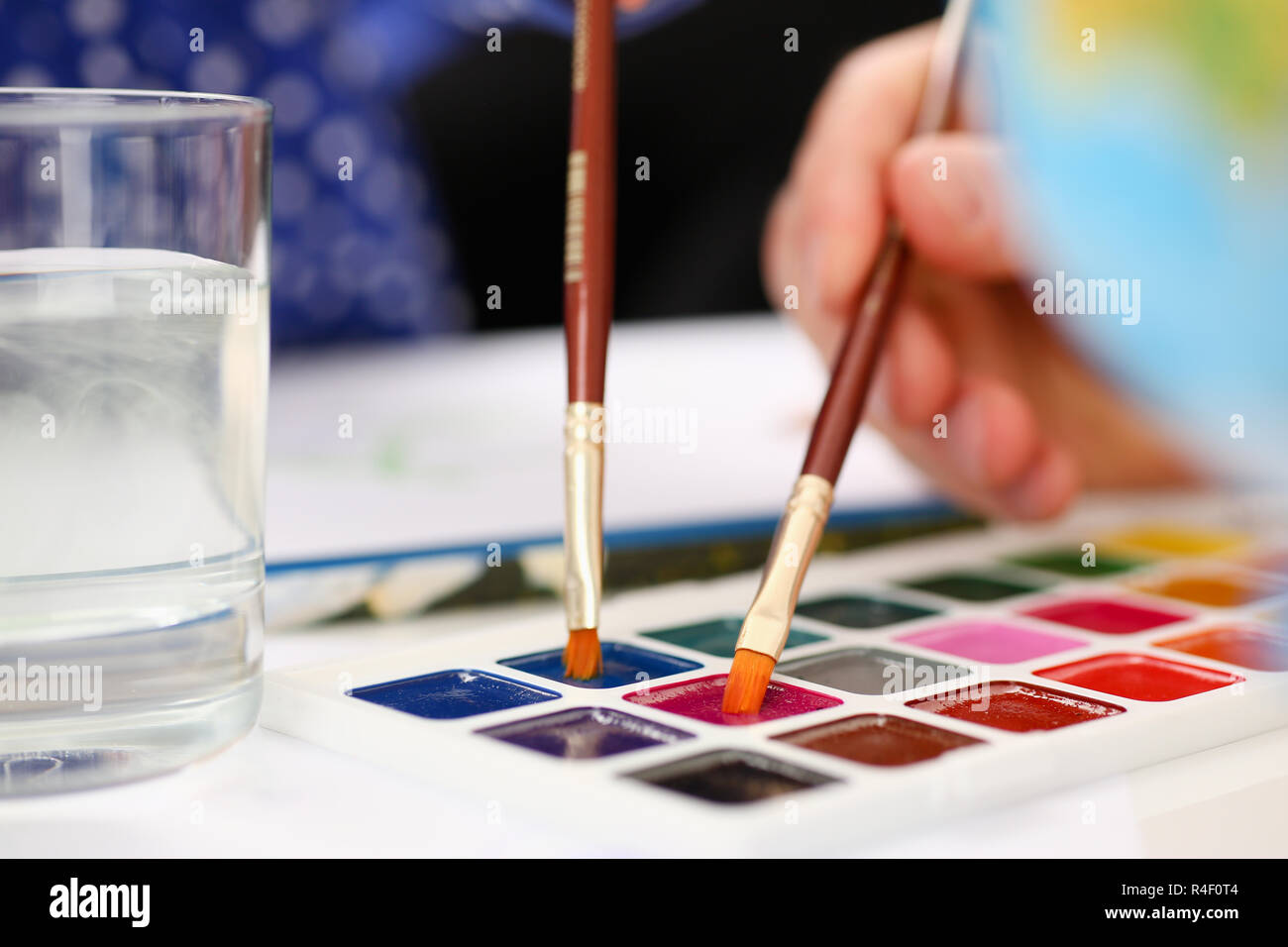 Dip paint brush hi-res stock photography and images - Alamy