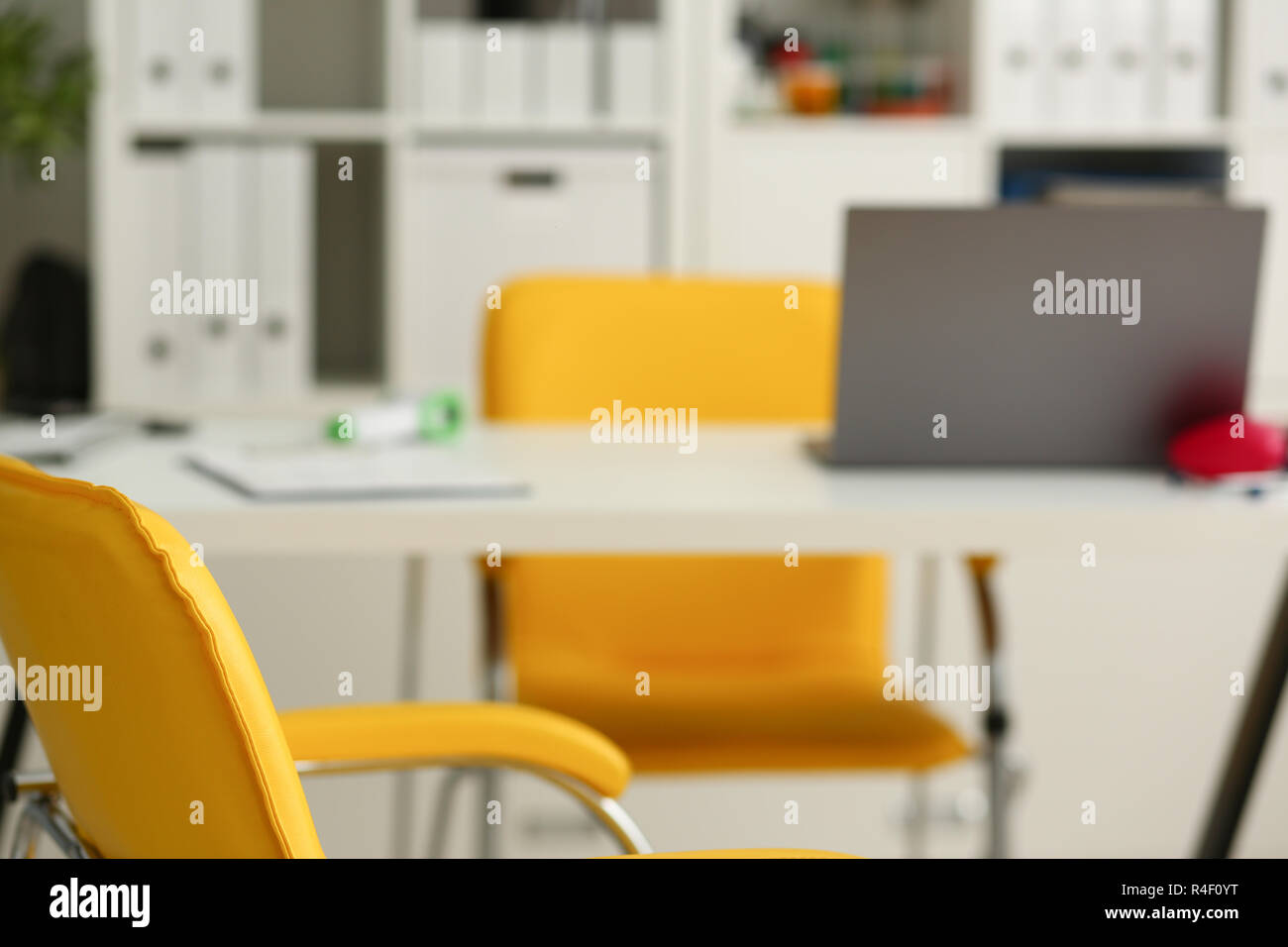 Vacant office desk hi-res stock photography and images - Alamy