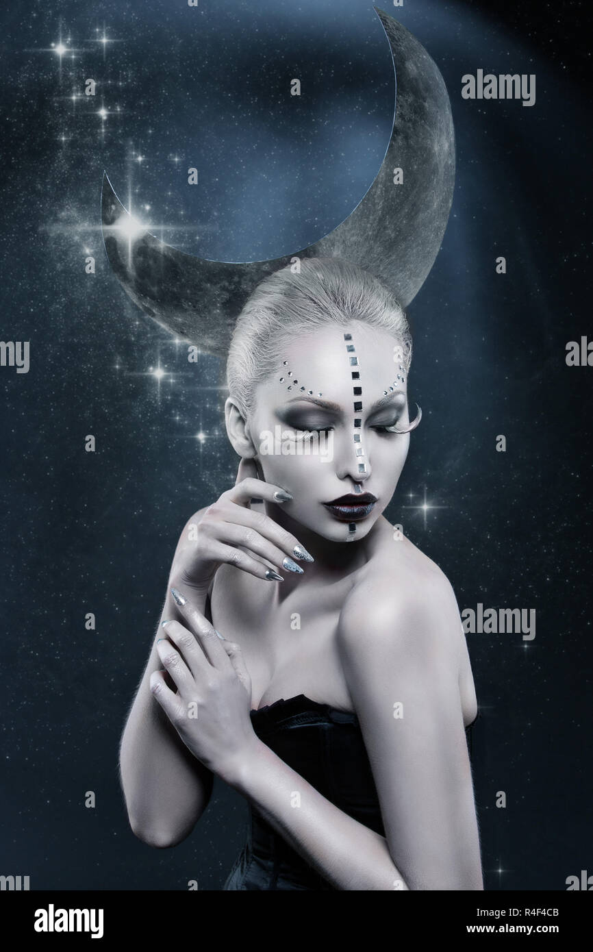 Silver coloured moon hi-res stock photography and images - Alamy