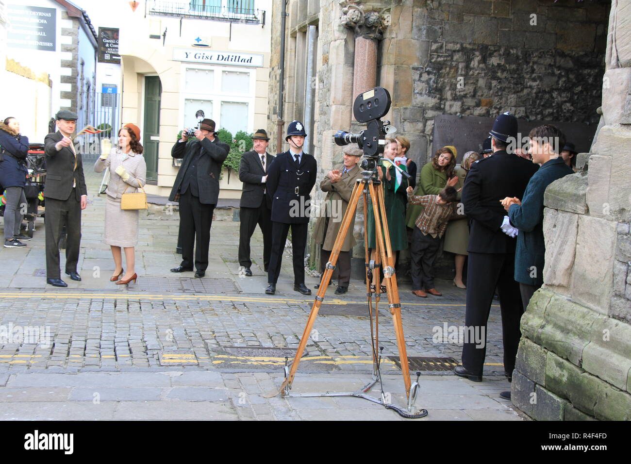 Crowd scenes for the Crown Stock Photo - Alamy