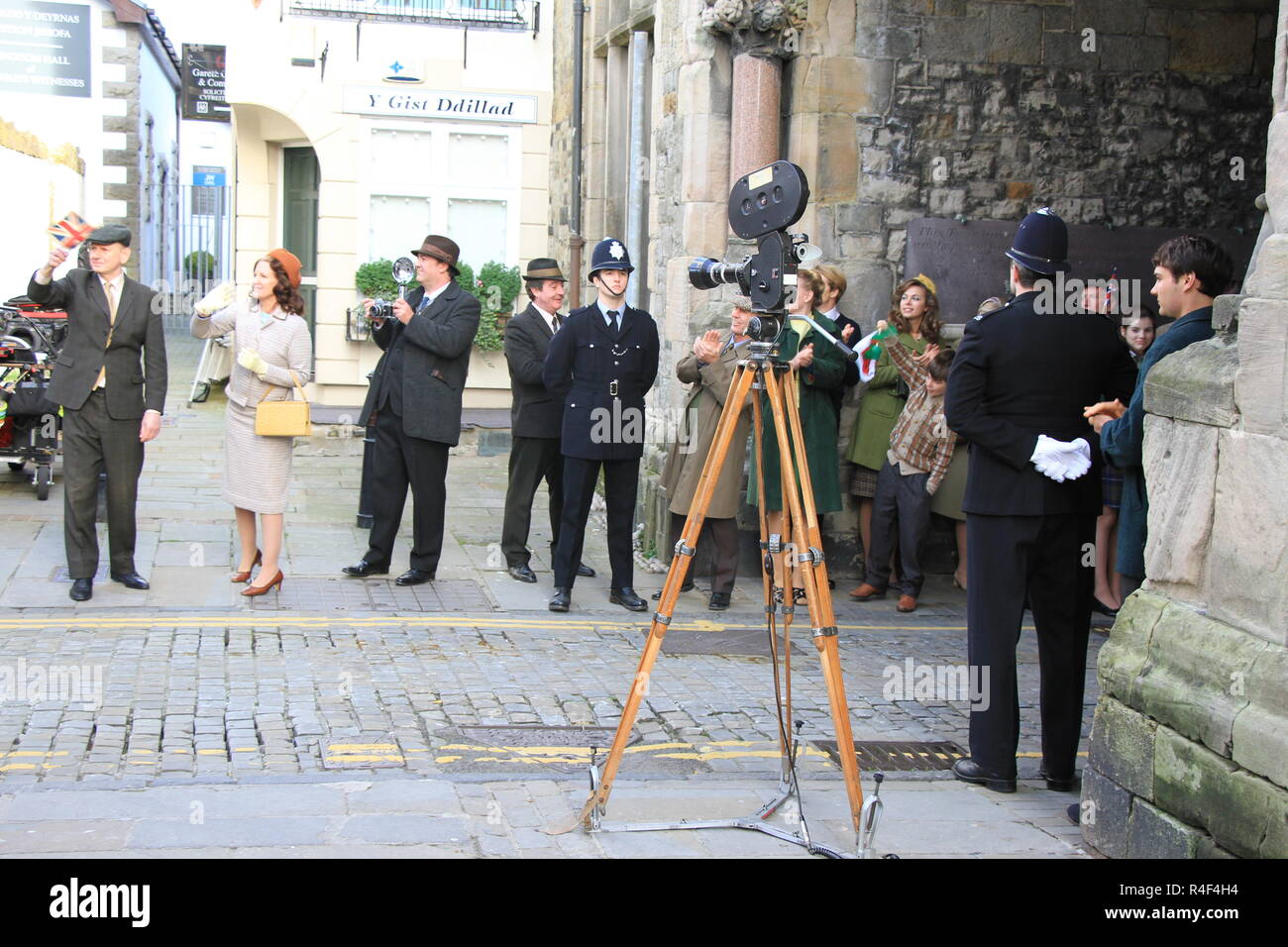 Crowd scenes for the Crown Stock Photo - Alamy