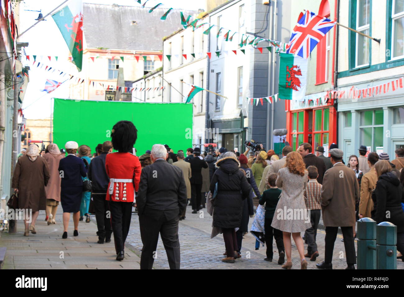 Crowd scenes for the Crown Stock Photo - Alamy