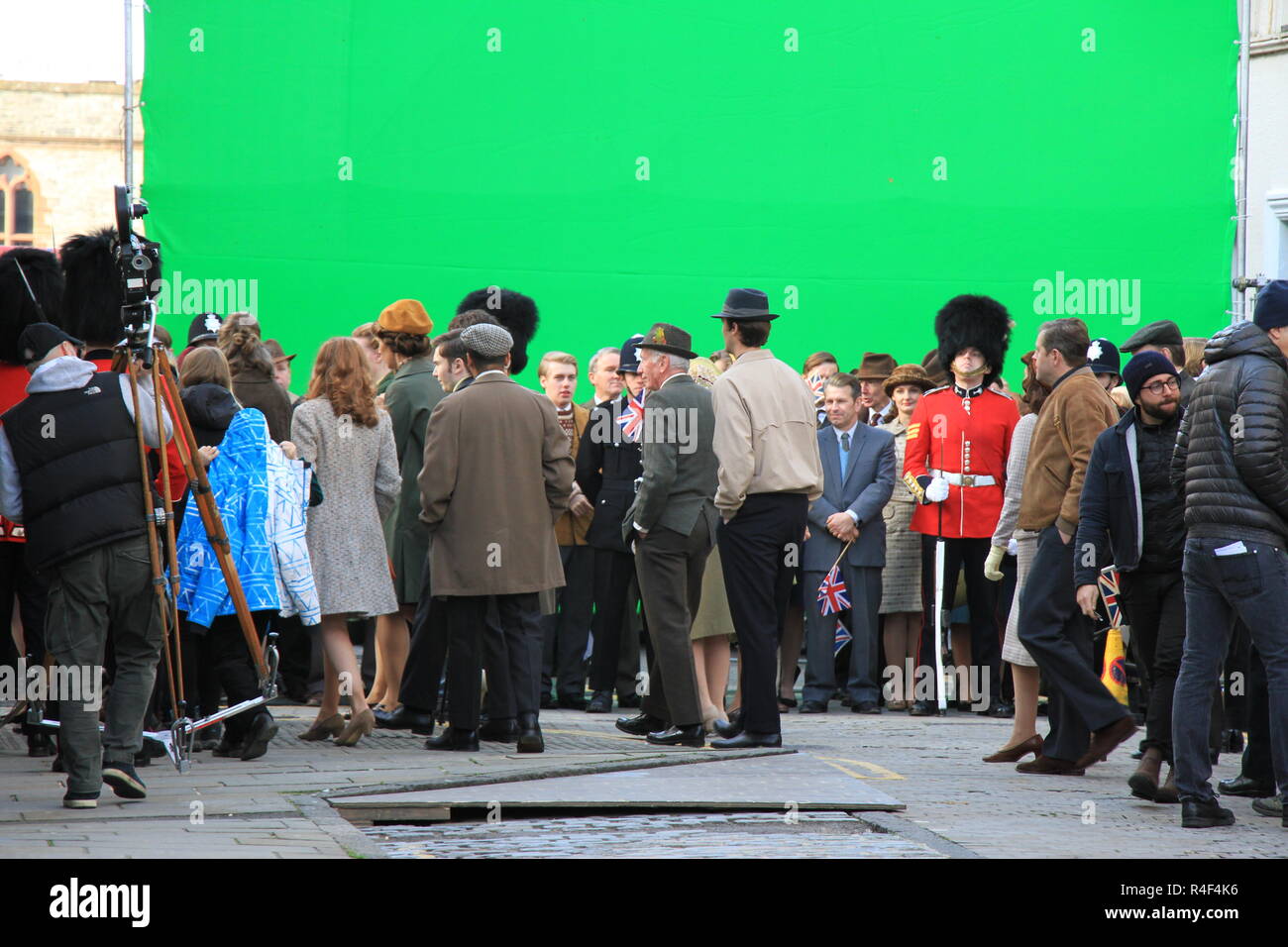 Crowd scenes for the Crown Stock Photo - Alamy