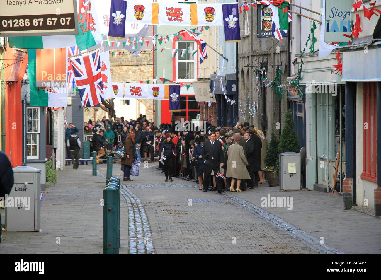 Crowd scenes hi-res stock photography and images - Alamy