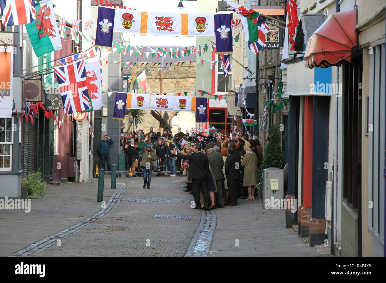 Crowd scenes for the Crown Stock Photo - Alamy