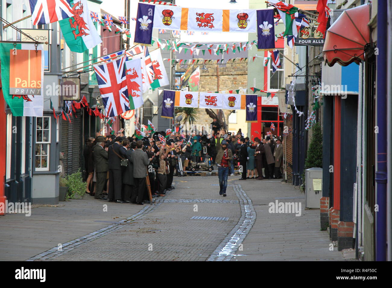 Crowd scenes hi-res stock photography and images - Alamy