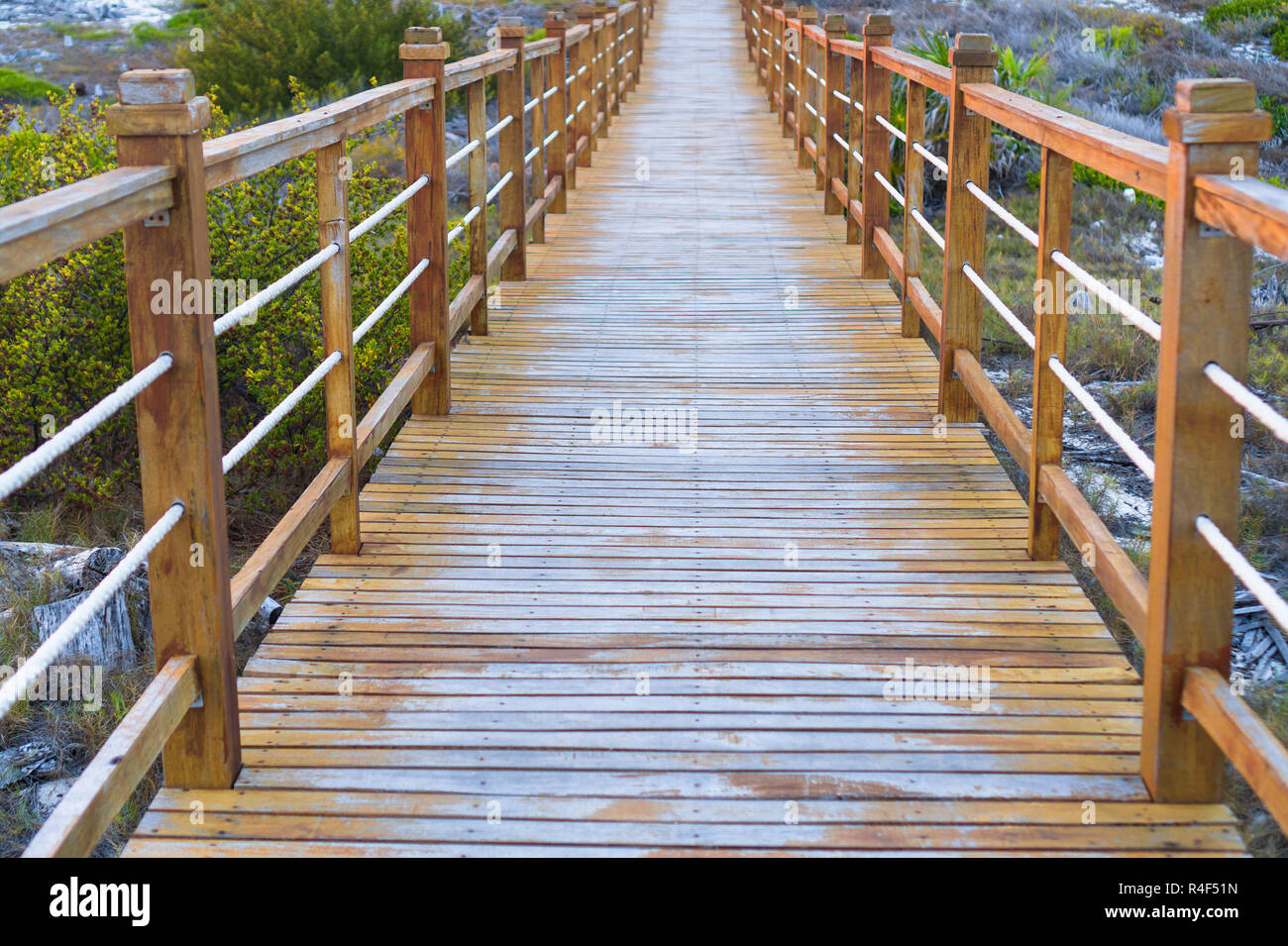 Wooded bridge and turquoise sea in Cayo Largo, Cuba Stock Photo - Alamy
