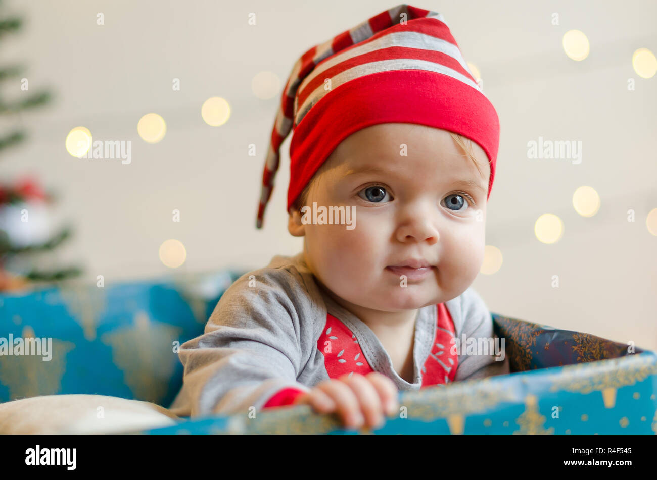 Baby in the box hi-res stock photography and images - Alamy