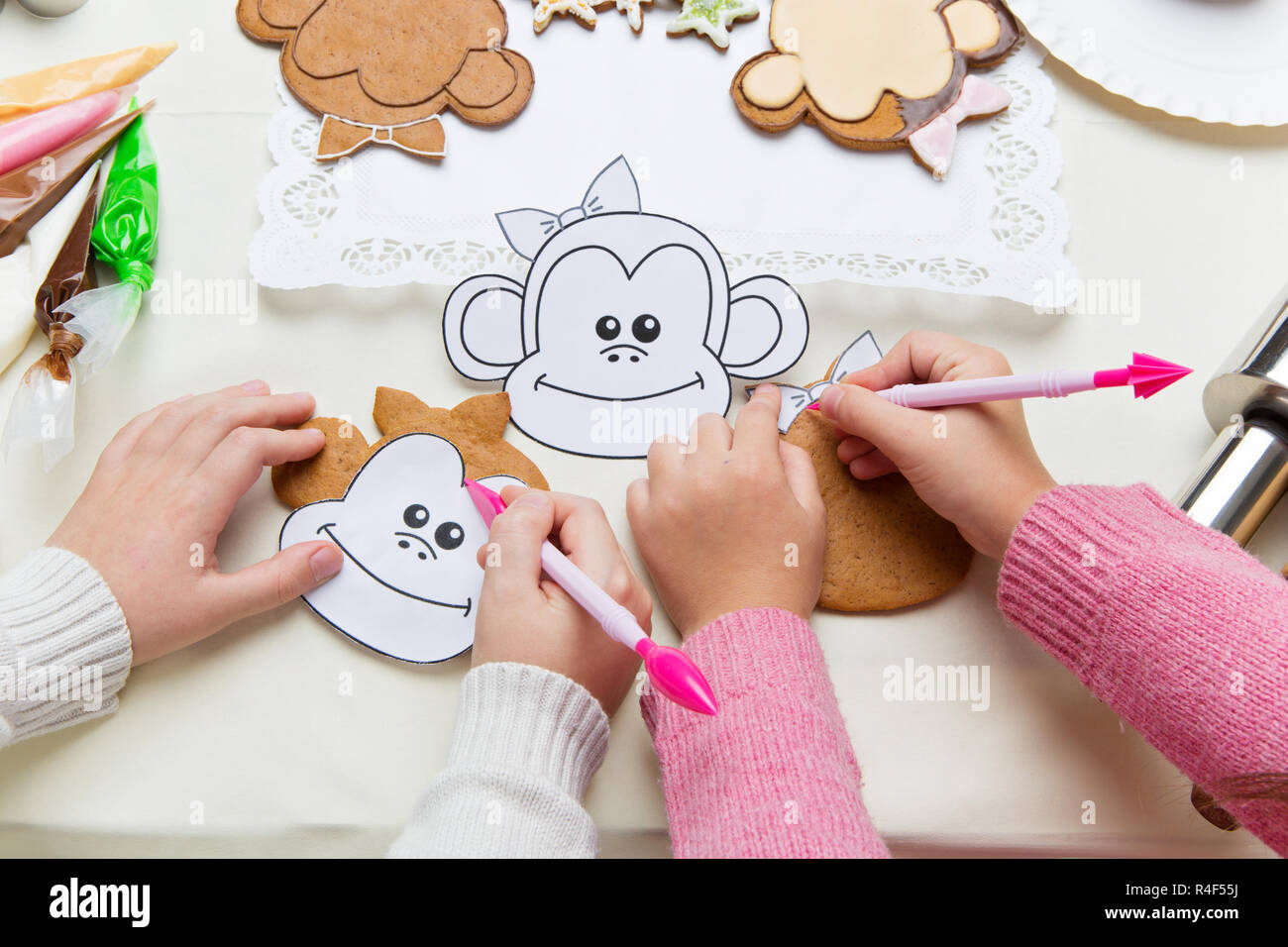 Children making christmas gingerbread Stock Photo - Alamy