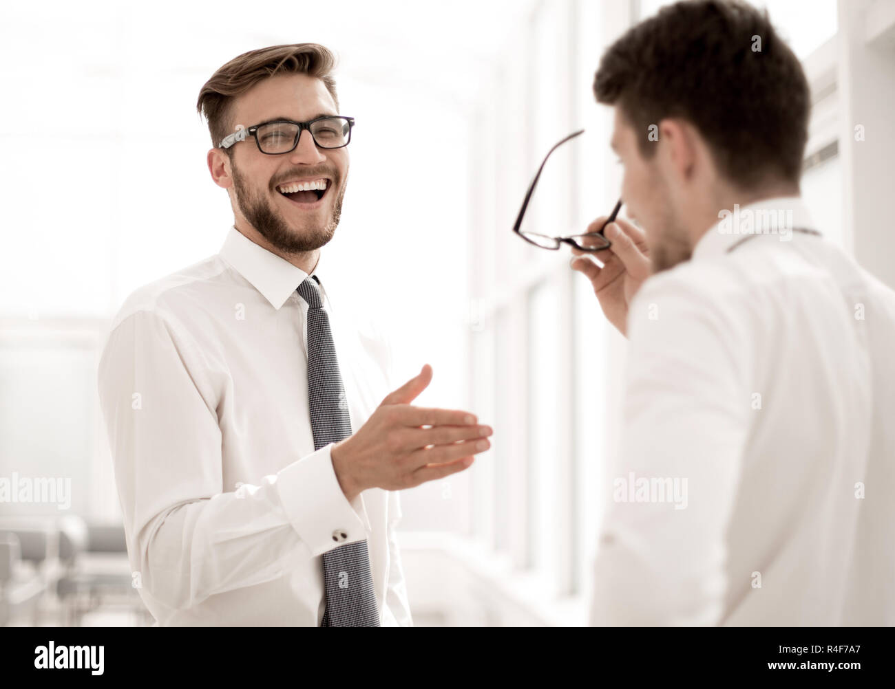 Employees talk hi-res stock photography and images - Alamy