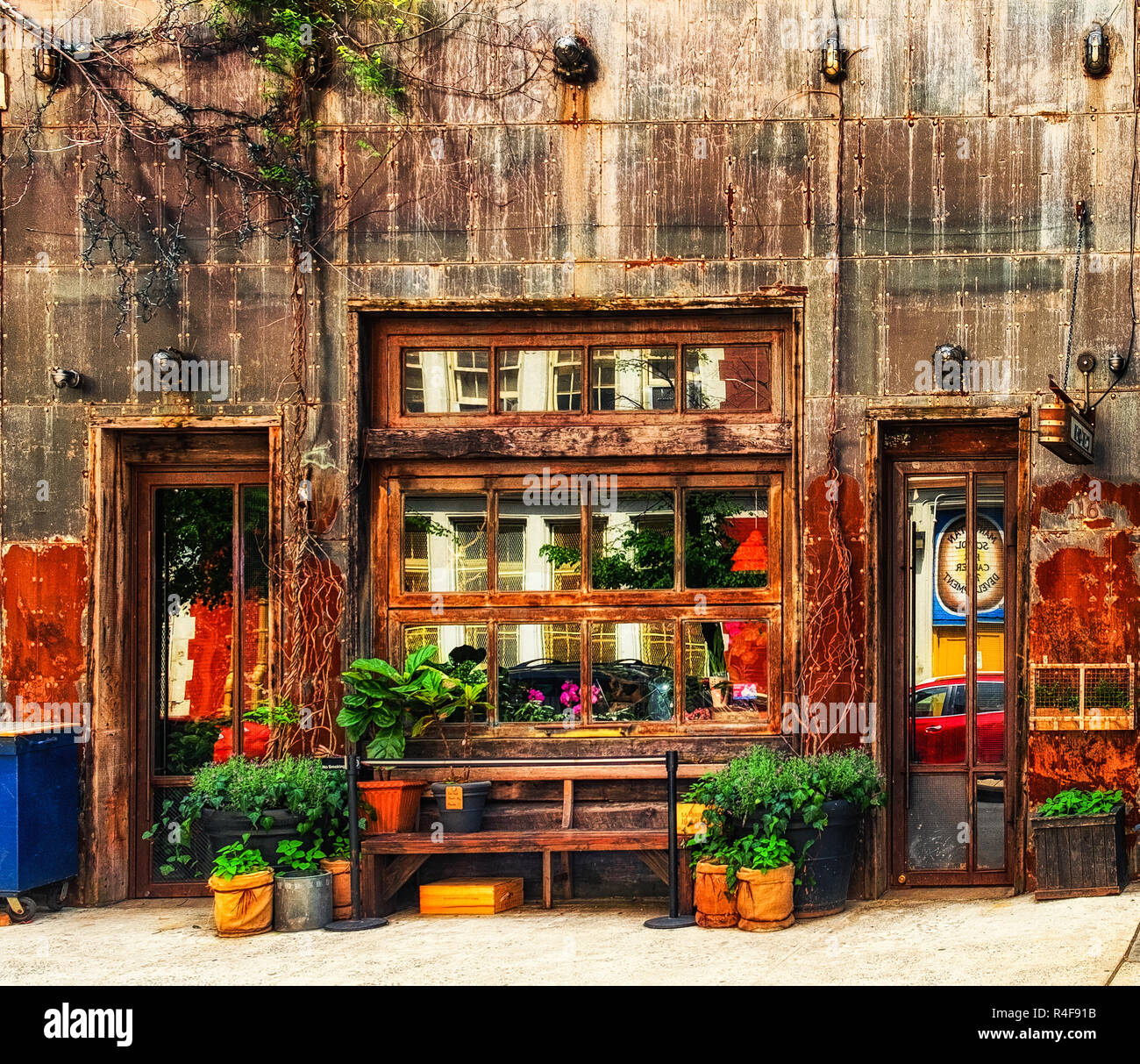 Vintage shop fronts hi-res stock photography and images - Alamy