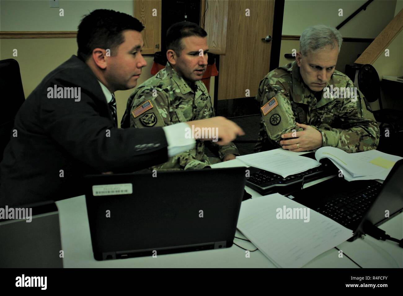 Senior applications engineer hi-res stock photography and images - Alamy