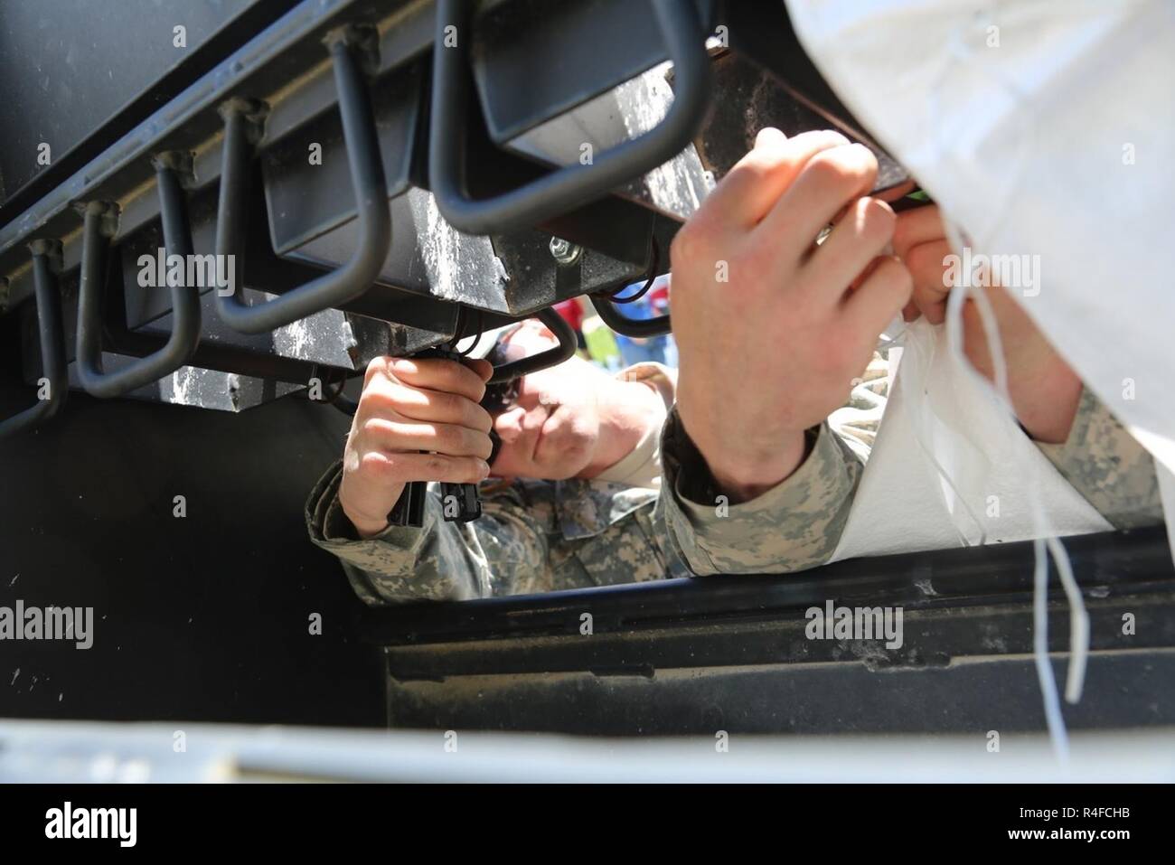 Missouri Army National Guard engineers of the 220th Engineer Company ...