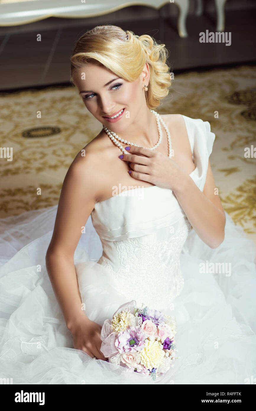 Bride Sitting Down Wedding Ceremony Stock Photos & Bride Sitting Down ...
