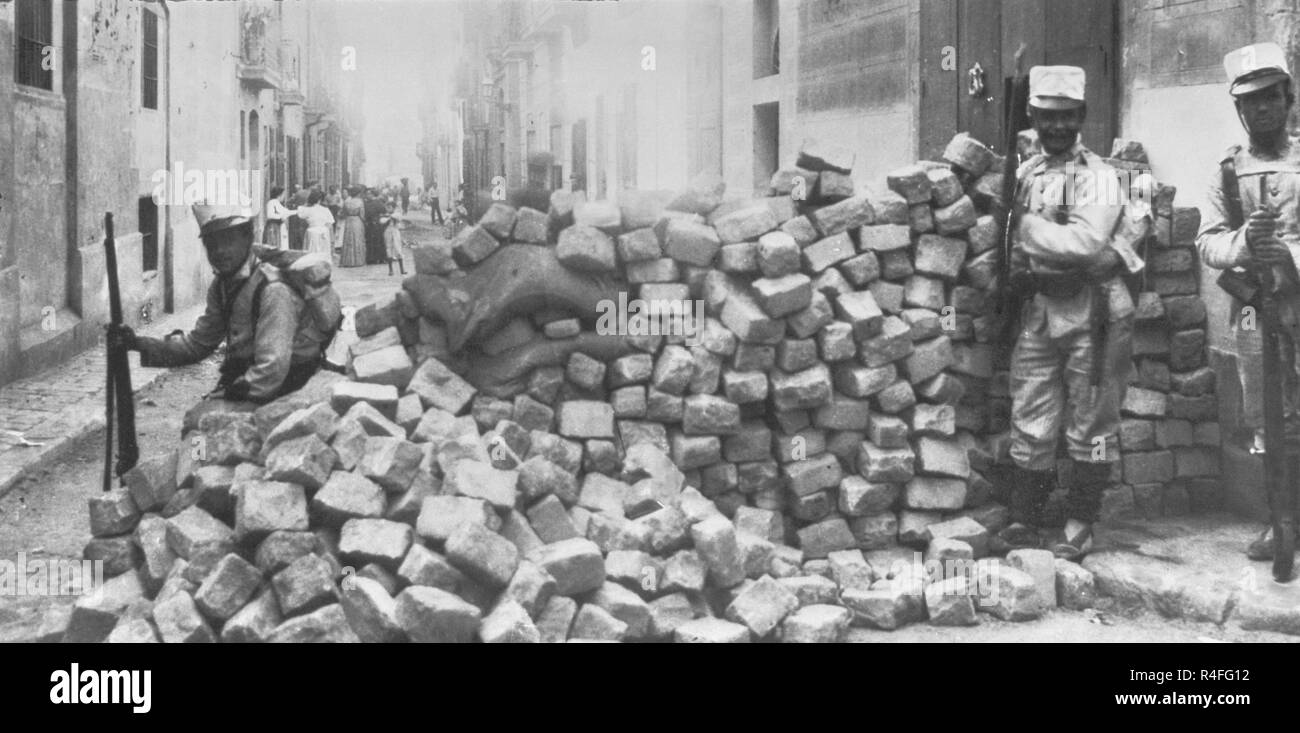 SEMANA TRAGICA-BARRICADAS. Location: PRIVATE COLLECTION. Barcelona ...