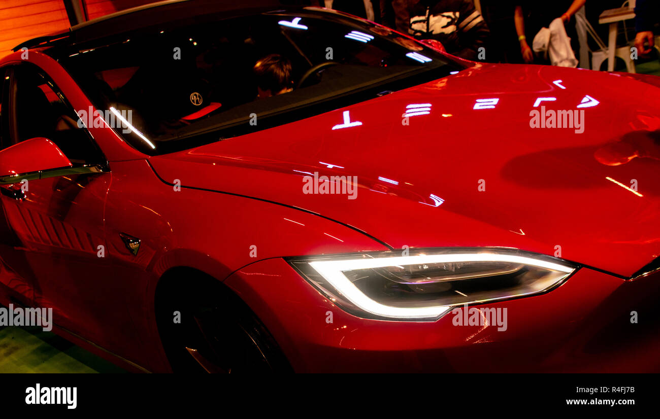 Tesla accu hi-res stock photography and images - Alamy