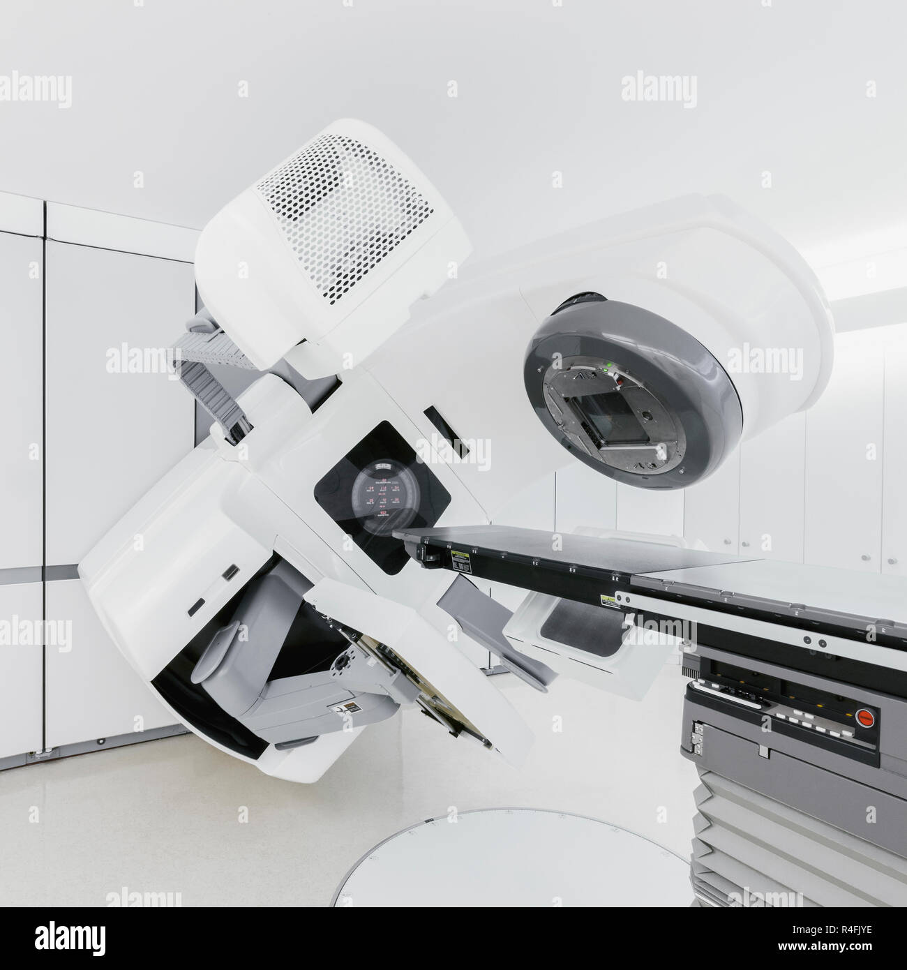 Linear accelerator hi-res stock photography and images - Alamy