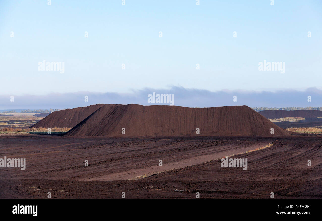 extraction of peat Stock Photo - Alamy