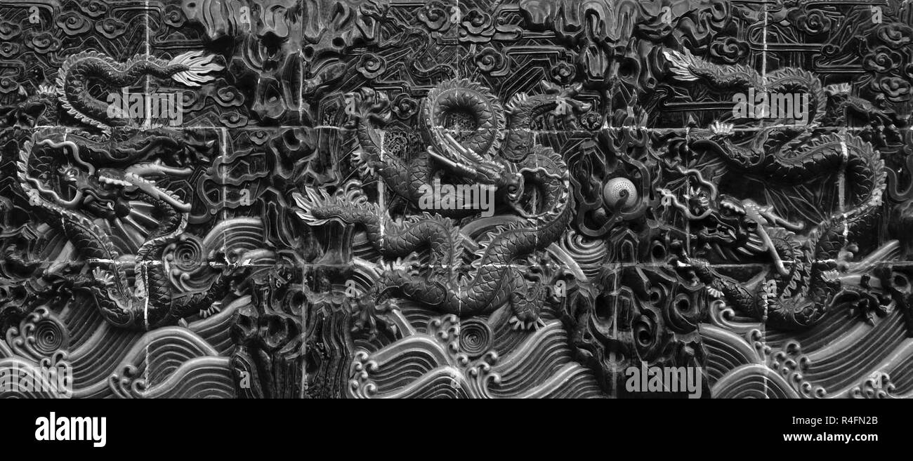 TILES OF DRAGON SCULPTURES Stock Photo - Alamy