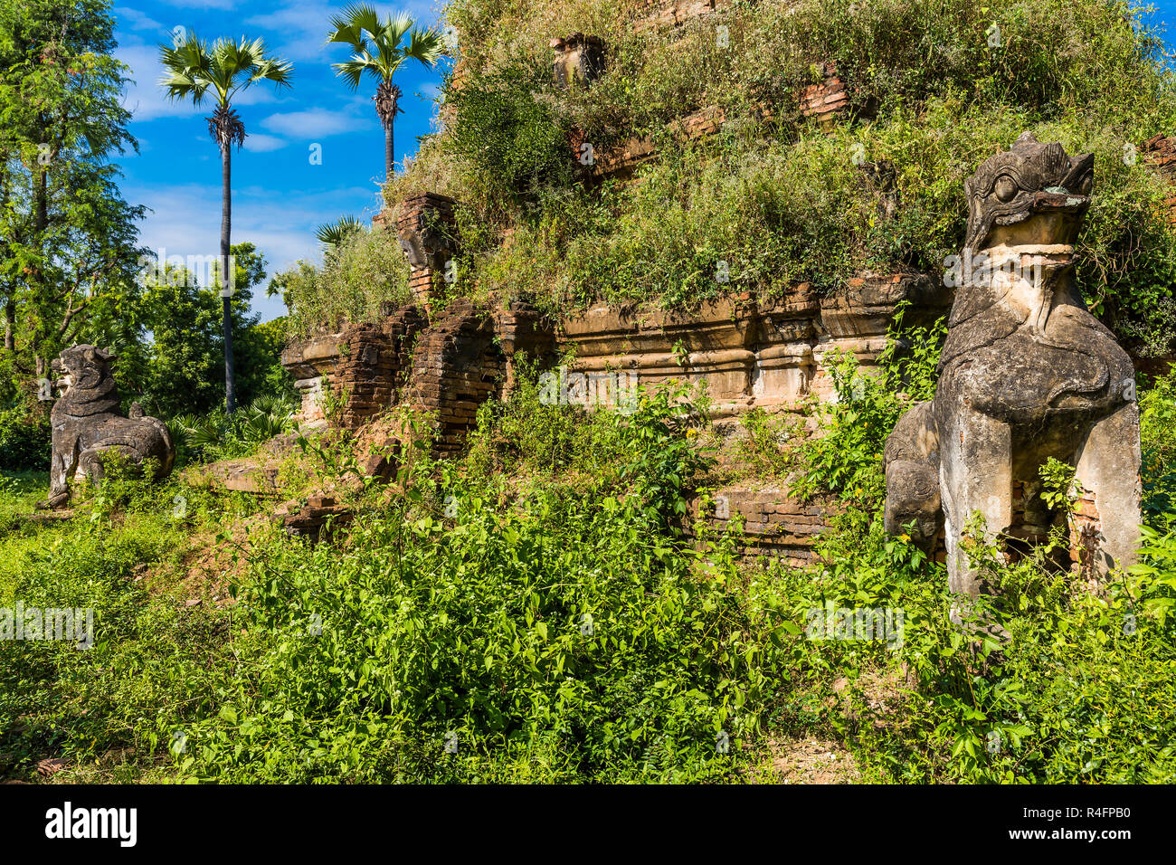 A Myint ruins old city village in Chaung-U township near Monywa Stock ...