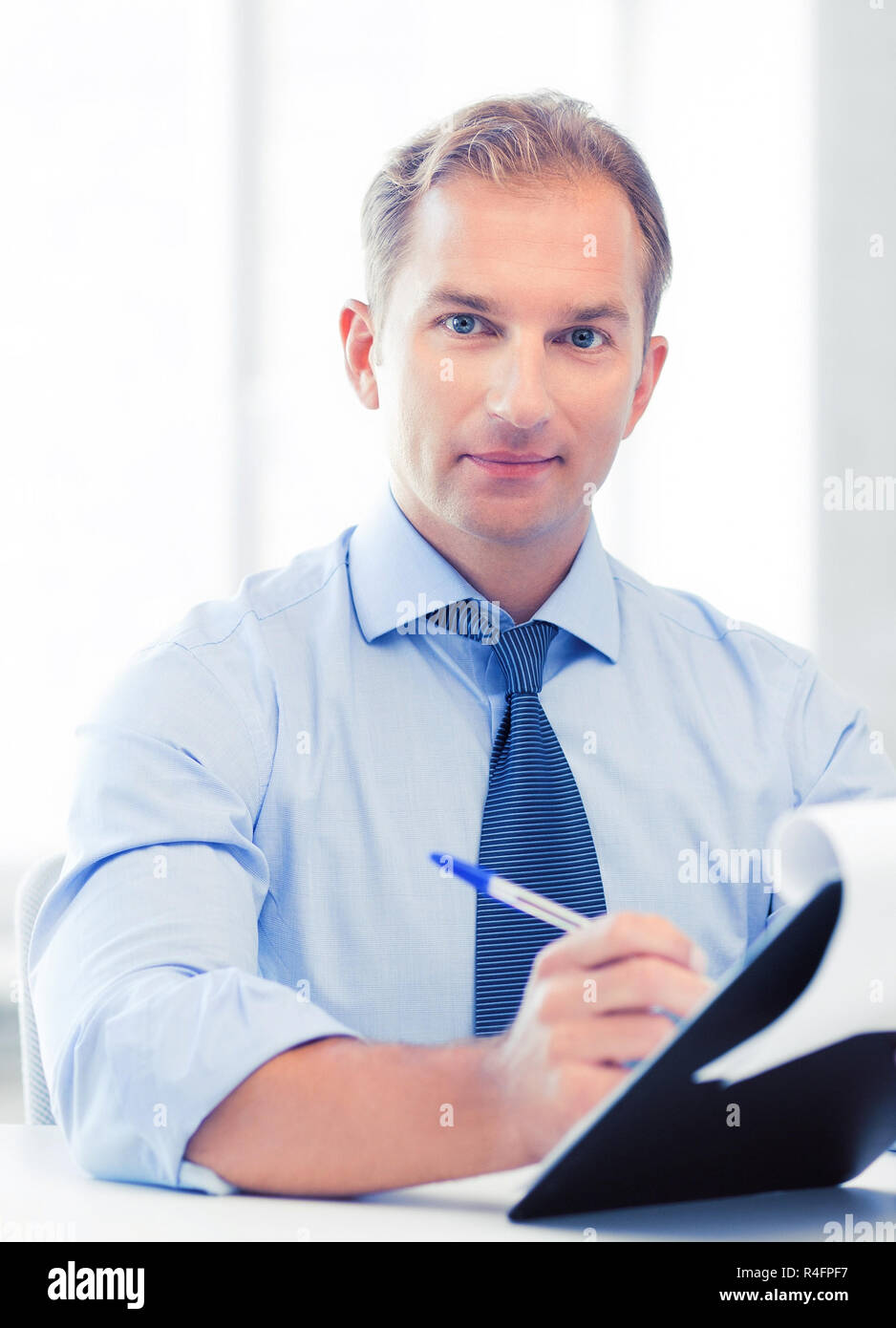 Interviewer taking notes hi-res stock photography and images - Alamy