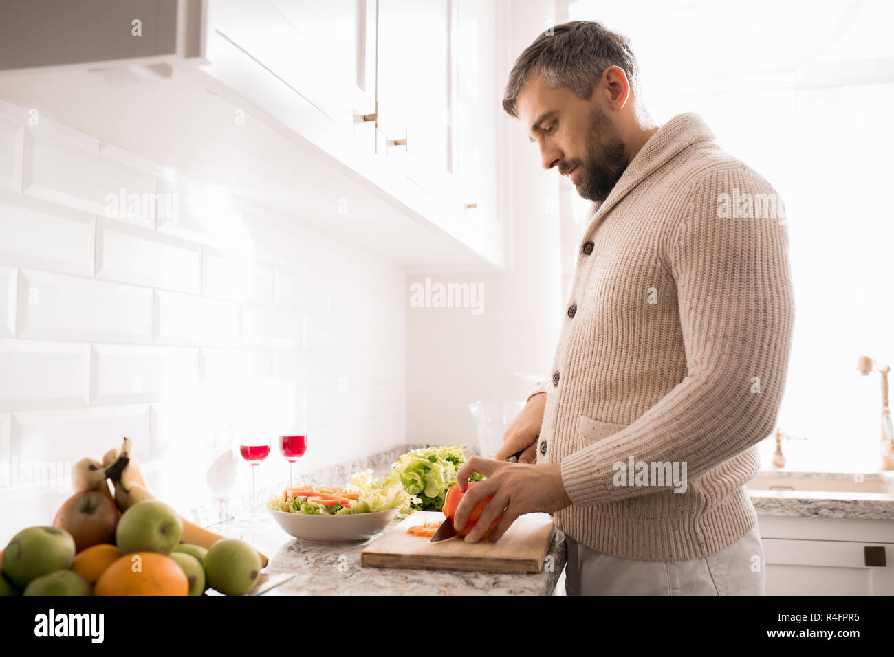 Man cooking healthy dinner hi-res stock photography and images - Alamy