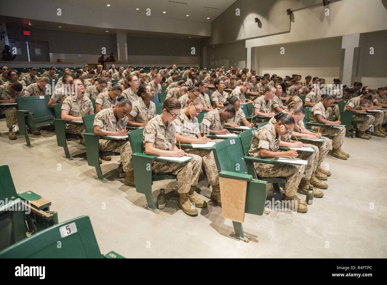Us military recruits 2016 hi-res stock photography and images - Alamy