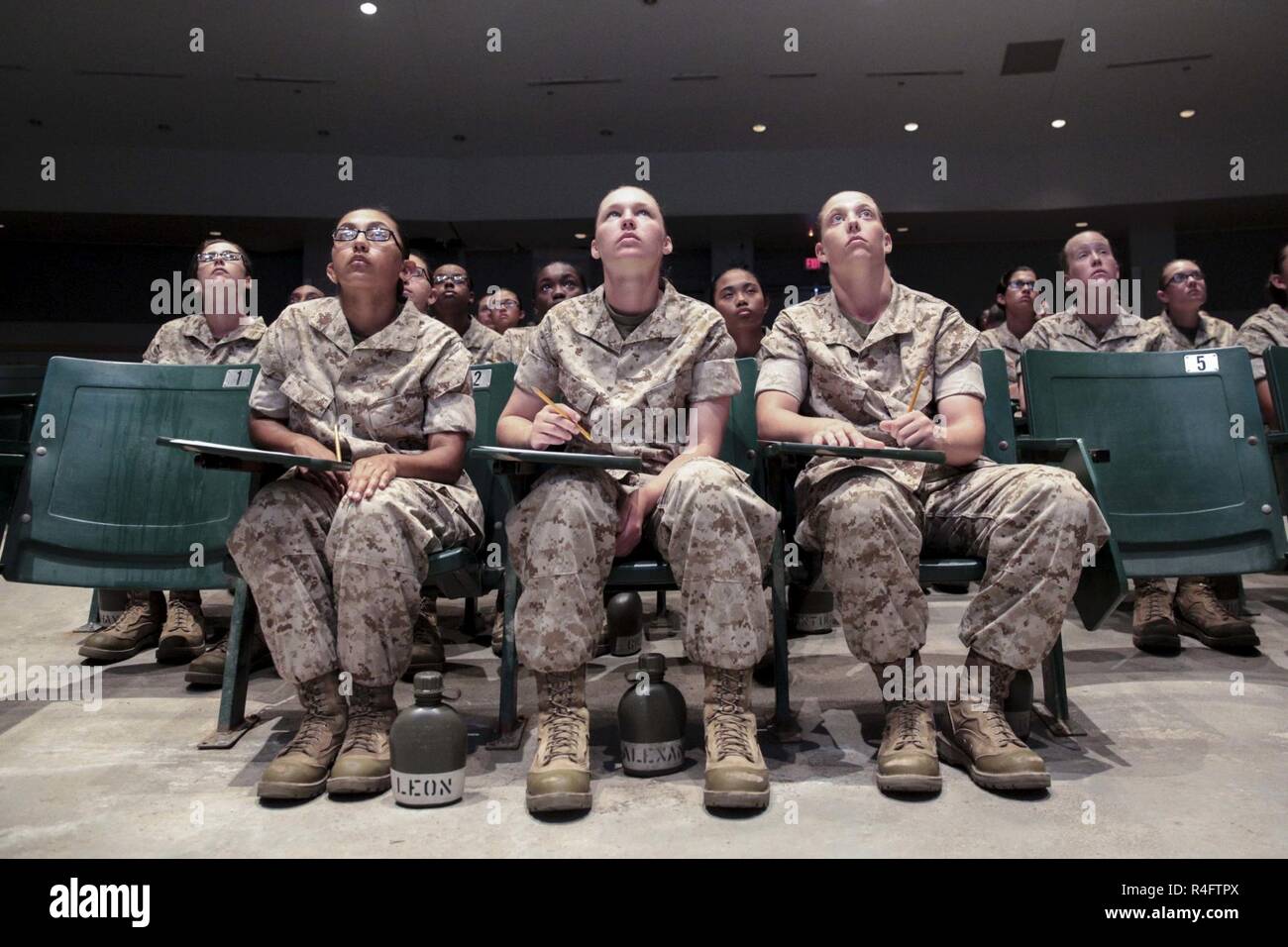 Us military recruits 2016 hi-res stock photography and images - Alamy