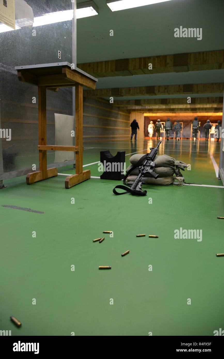 M16a2 qualification range hi-res stock photography and images - Alamy