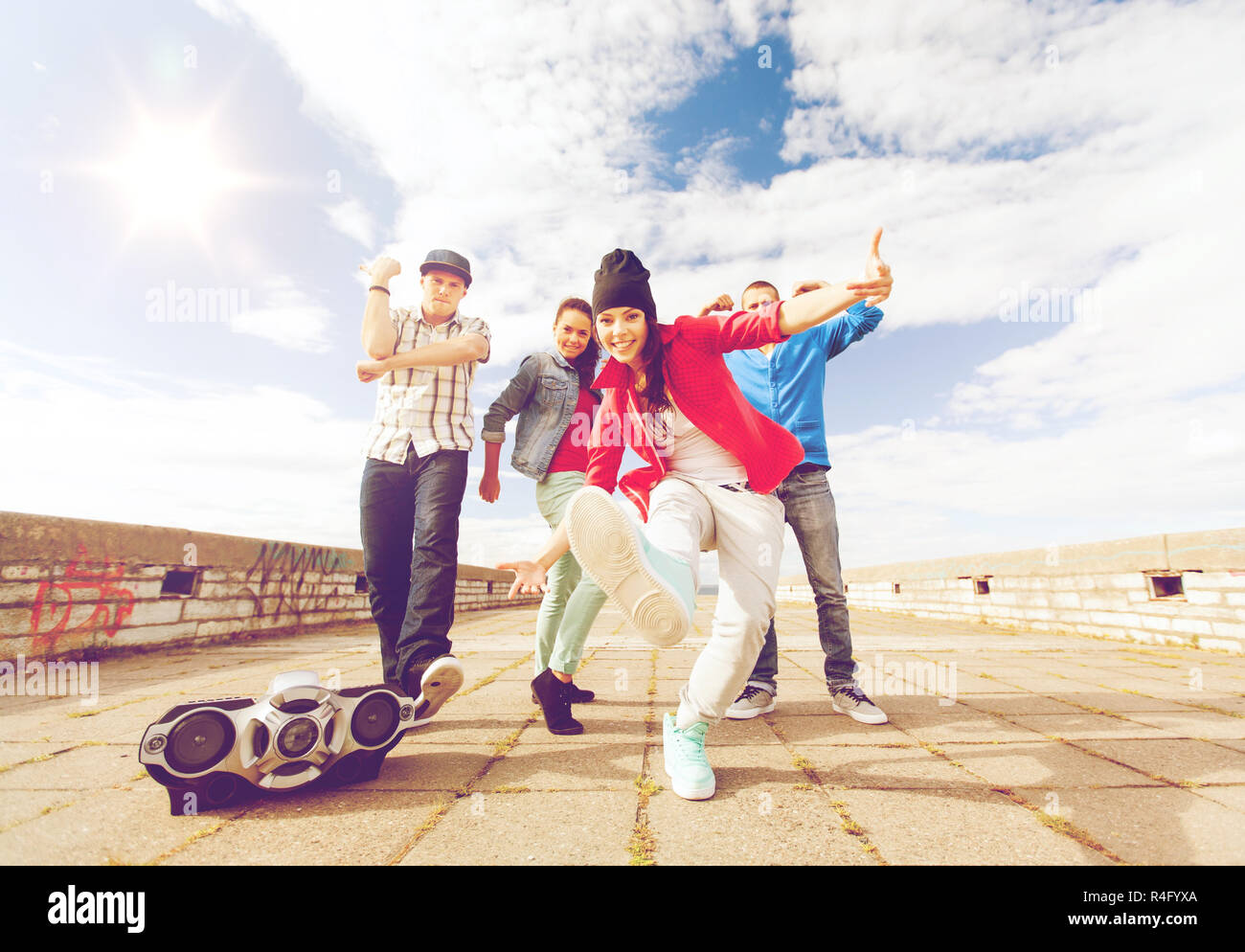 Men break dancing teenagers breakdancing hi-res stock photography and ...
