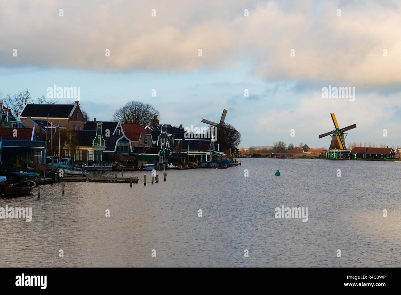 Rural Dutch scenery in Zaanse Schans village Stock Photo - Alamy