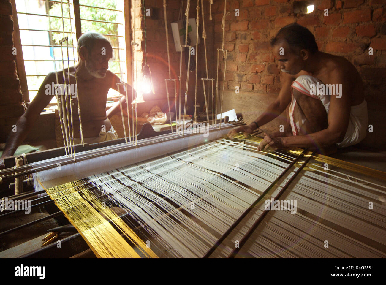 Indian man weaving silk hi-res stock photography and images - Alamy