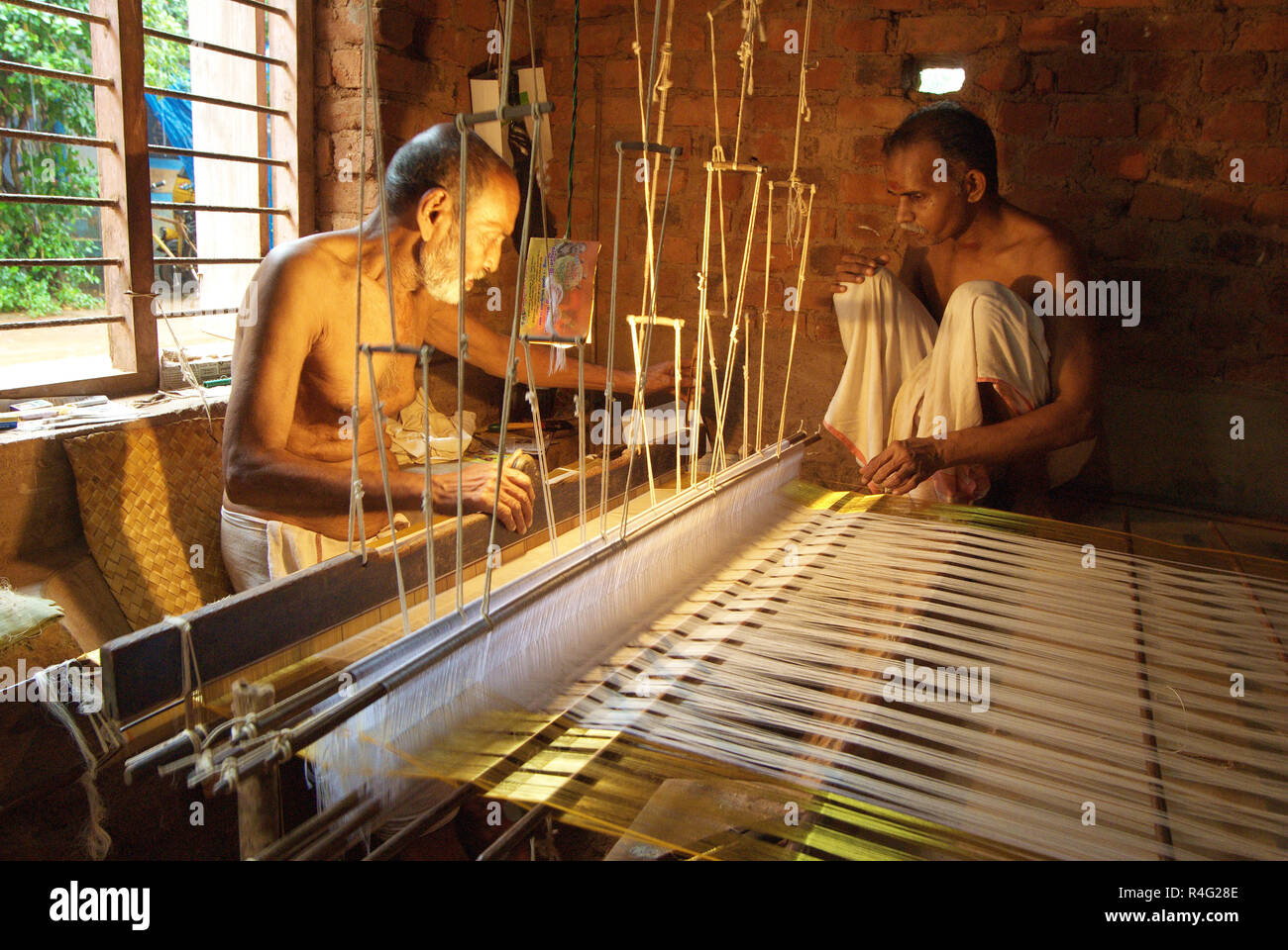 Indian man weaving silk hi-res stock photography and images - Alamy