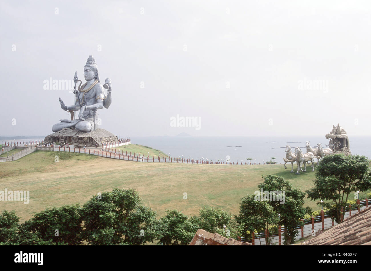 Murudeshwara statue hi-res stock photography and images - Alamy