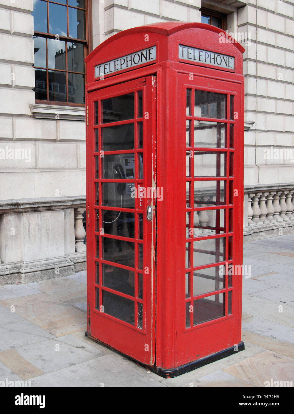 London telephone box Stock Photo - Alamy