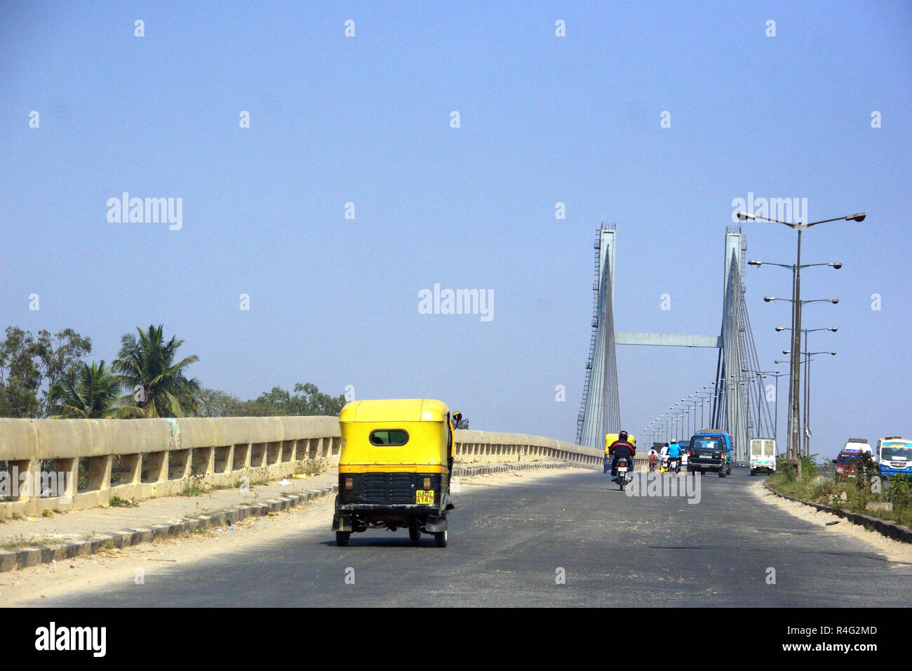 Many vehicles on highway road hi-res stock photography and images - Alamy