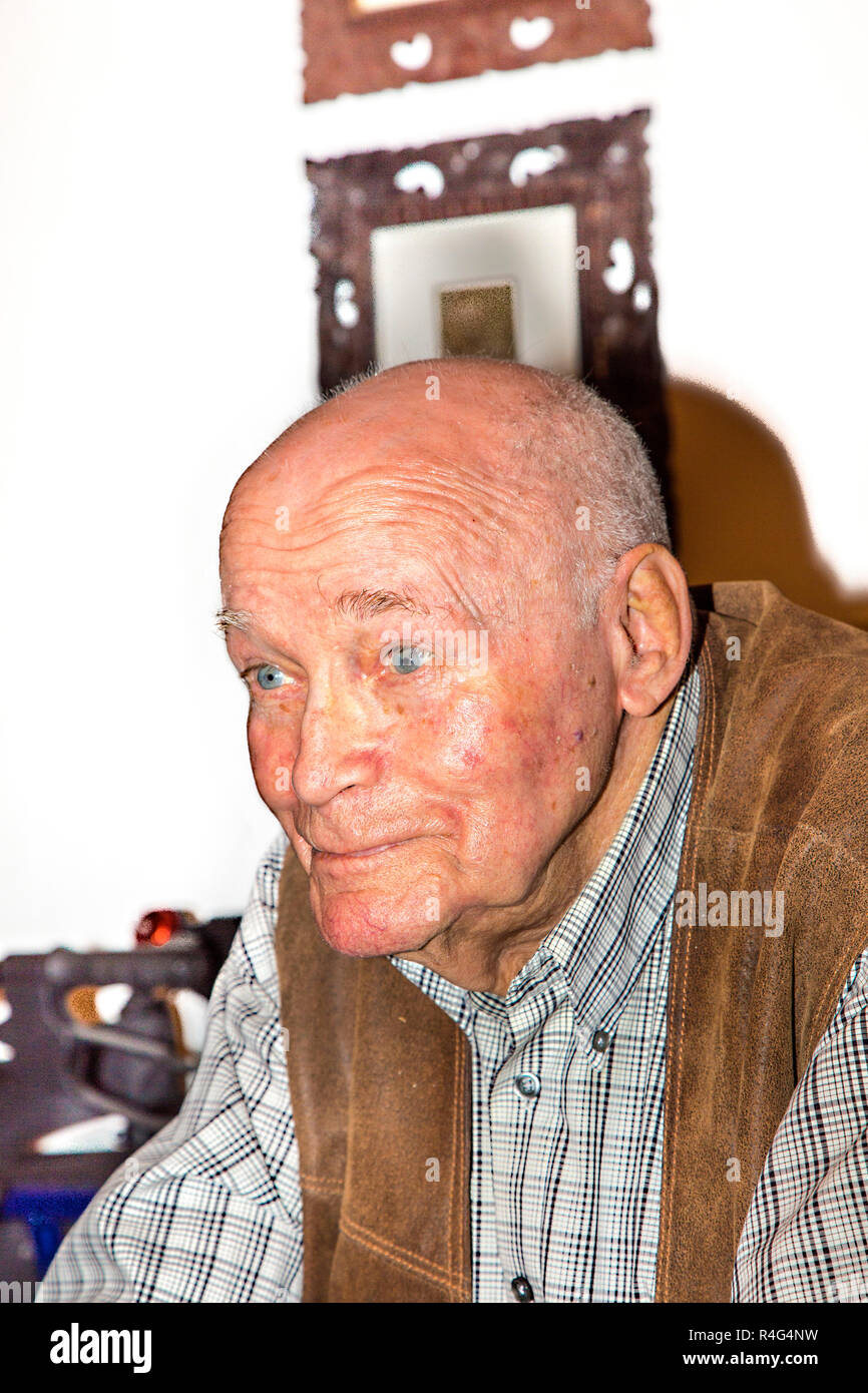 Ninety years old man hi-res stock photography and images - Alamy