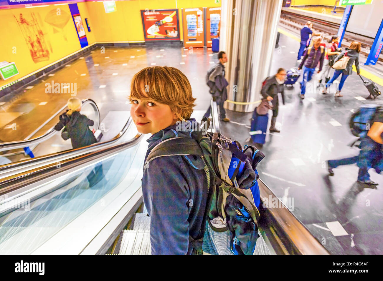 Kids in station wagon hi-res stock photography and images - Alamy