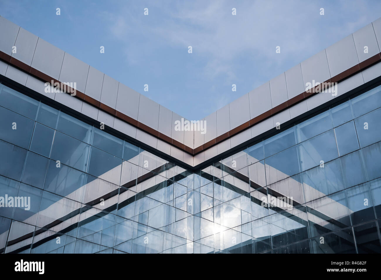 Mirrored structure hi-res stock photography and images - Alamy